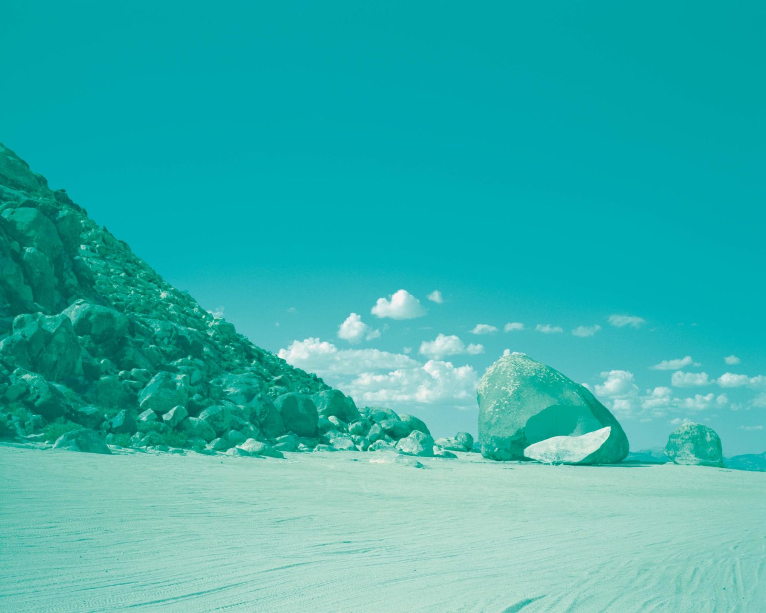 Chasing divinity in the Mojave Desert - Morán Morán